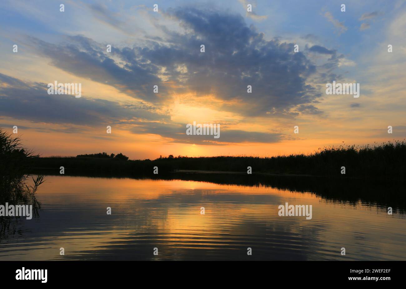 Sunset sky over lake hi-res stock photography and images - Alamy