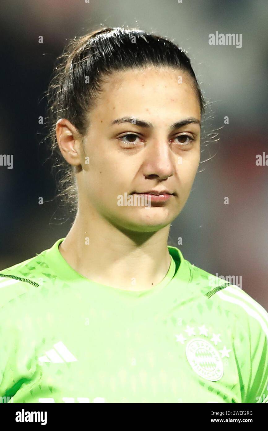 Maria luisa grohs fc bayern munchen hi-res stock photography and images ...