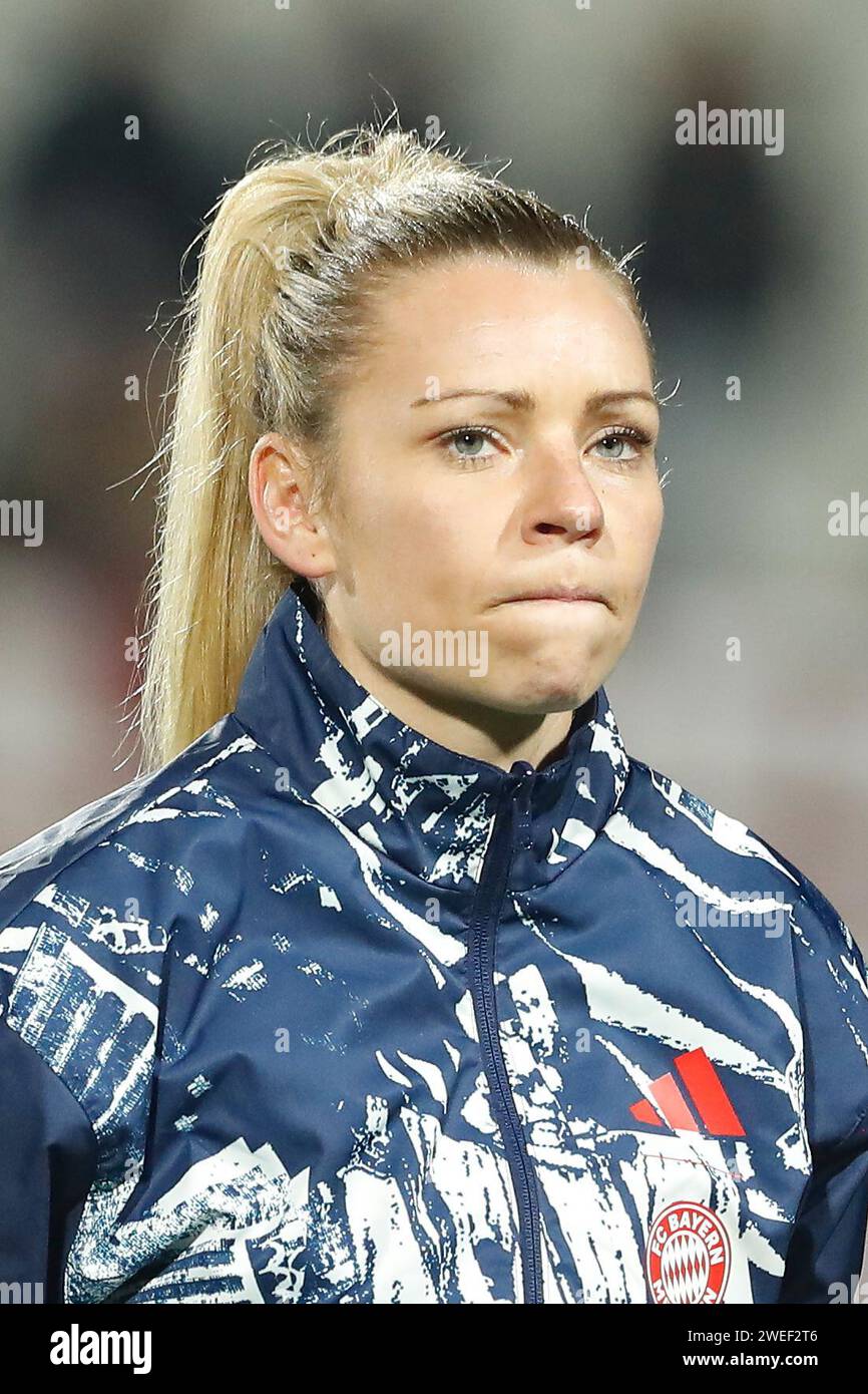 Linda dallmann fc bayern munchen hi-res stock photography and images ...