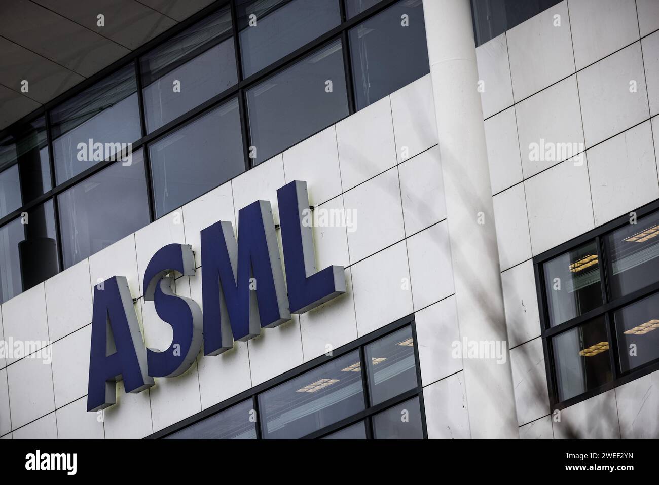 Asml machine hi-res stock photography and images - Alamy