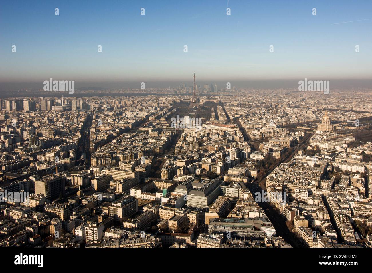 Pollution de l'air a paris hi-res stock photography and images - Alamy