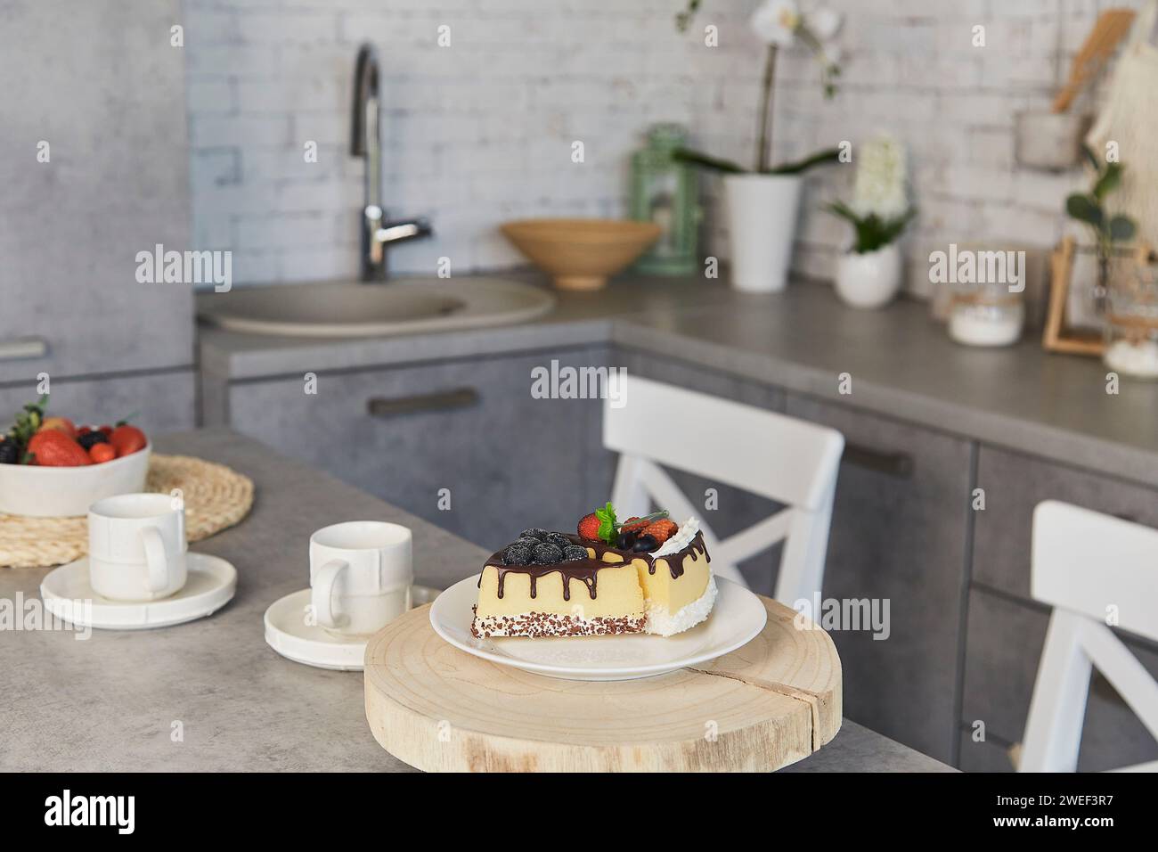 Kitchen scene hi-res stock photography and images - Alamy