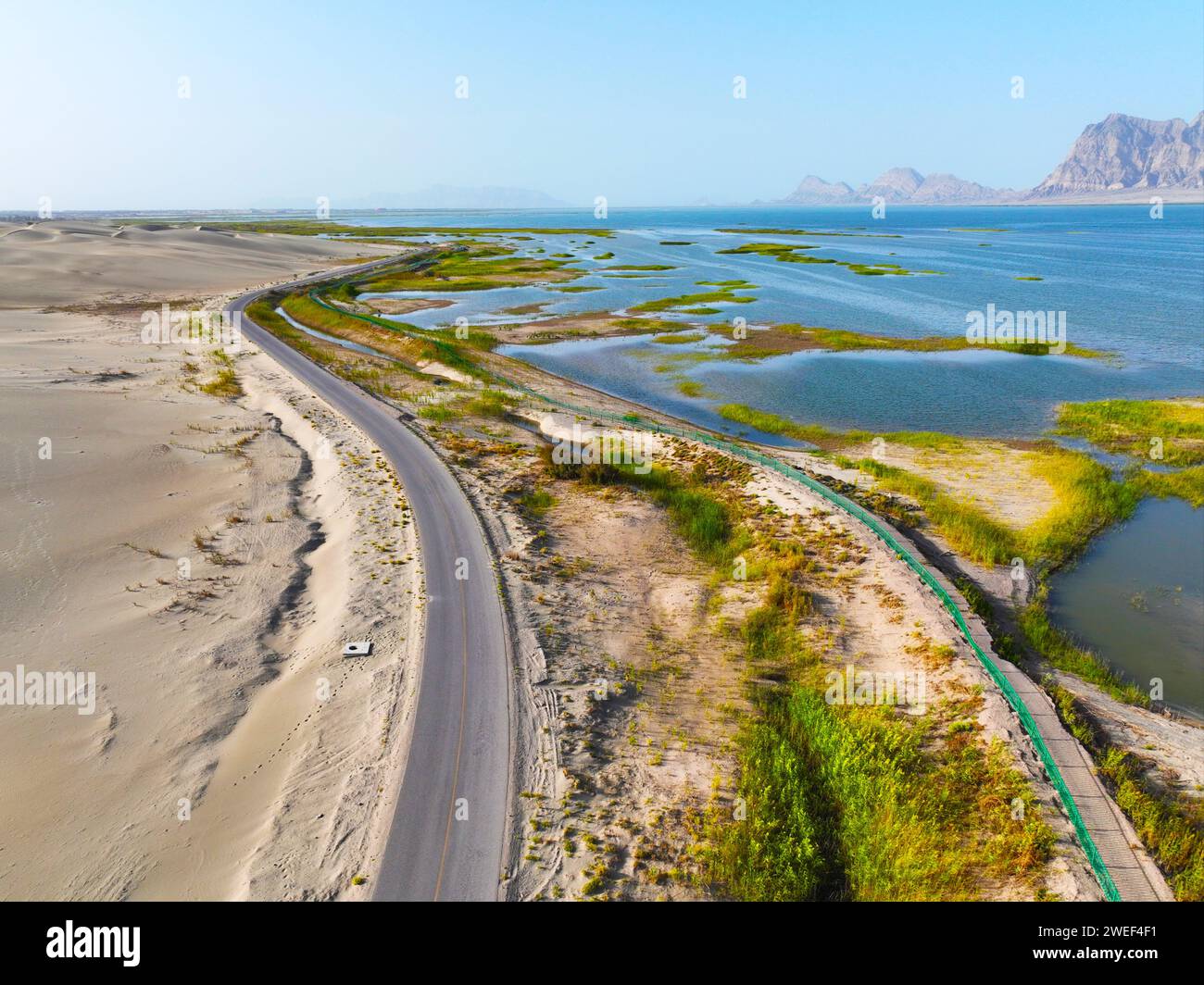 (240125) -- URUMQI, Jan. 25, 2024 (Xinhua) -- An aerial drone photo ...