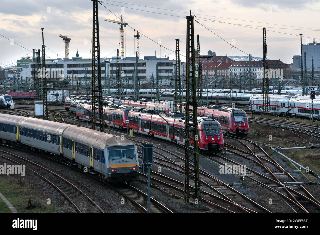 Passenger trains of all kinds on the tracks in front of Leipzig Central ...