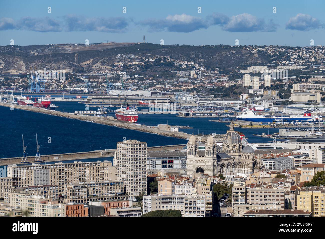 Streets and city development bustling hi-res stock photography and images - Alamy