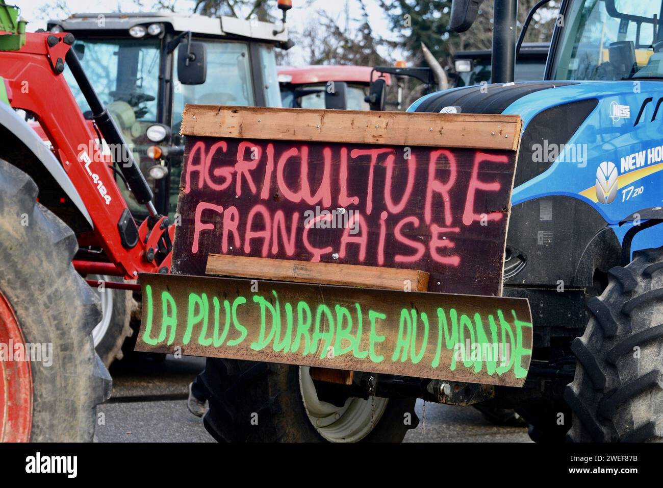 In coordination with the national movement, farmers in Bas-Rhin blocked ...