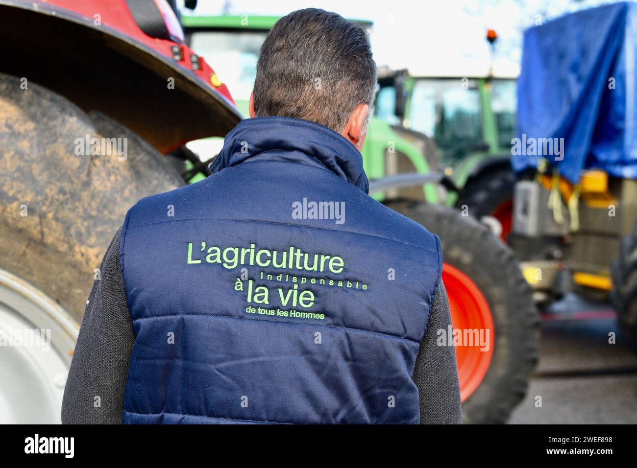 In coordination with the national movement, farmers in Bas-Rhin blocked ...