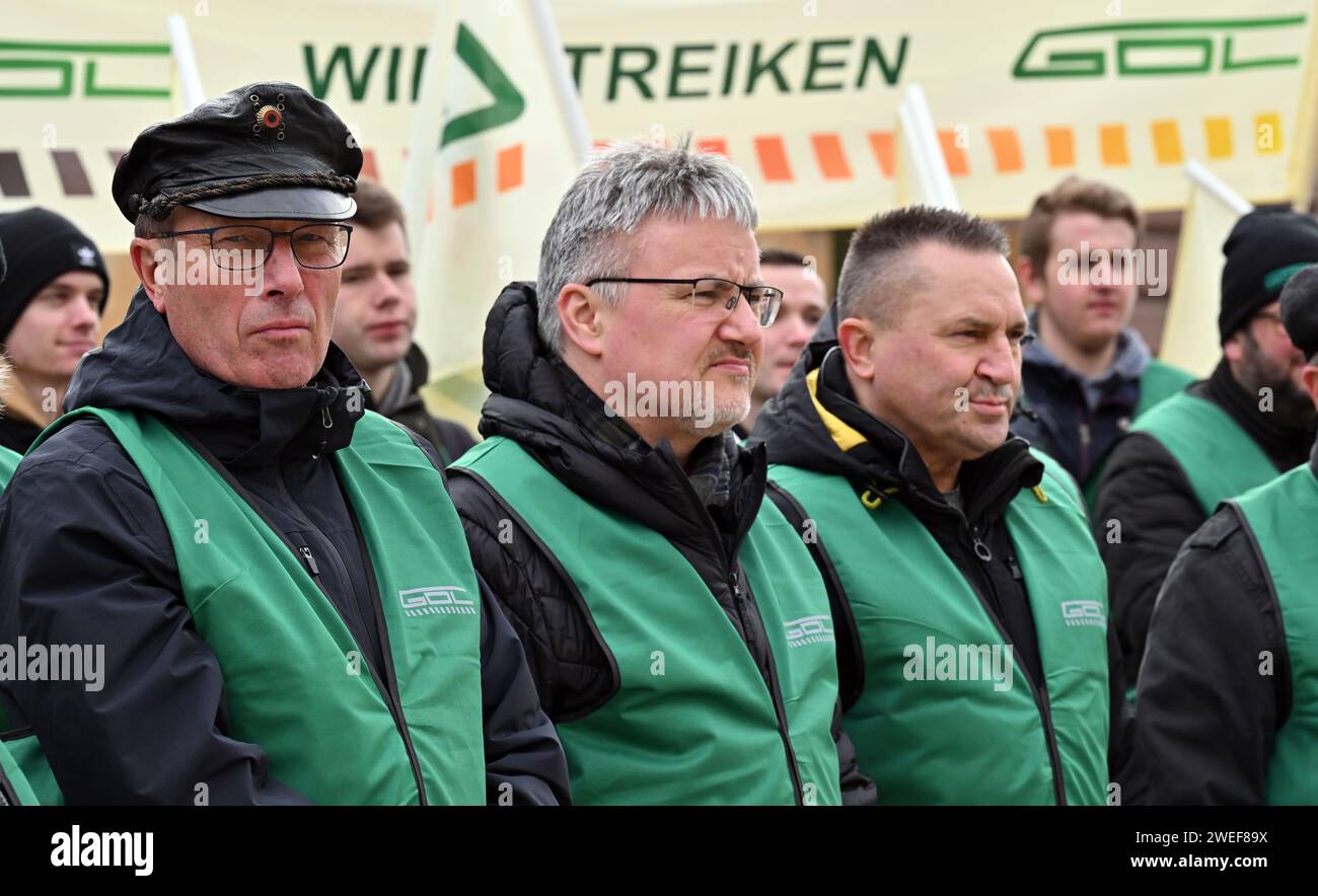 Erfurt, Germany. 25th Jan, 2024. Union members stand with flags and ...