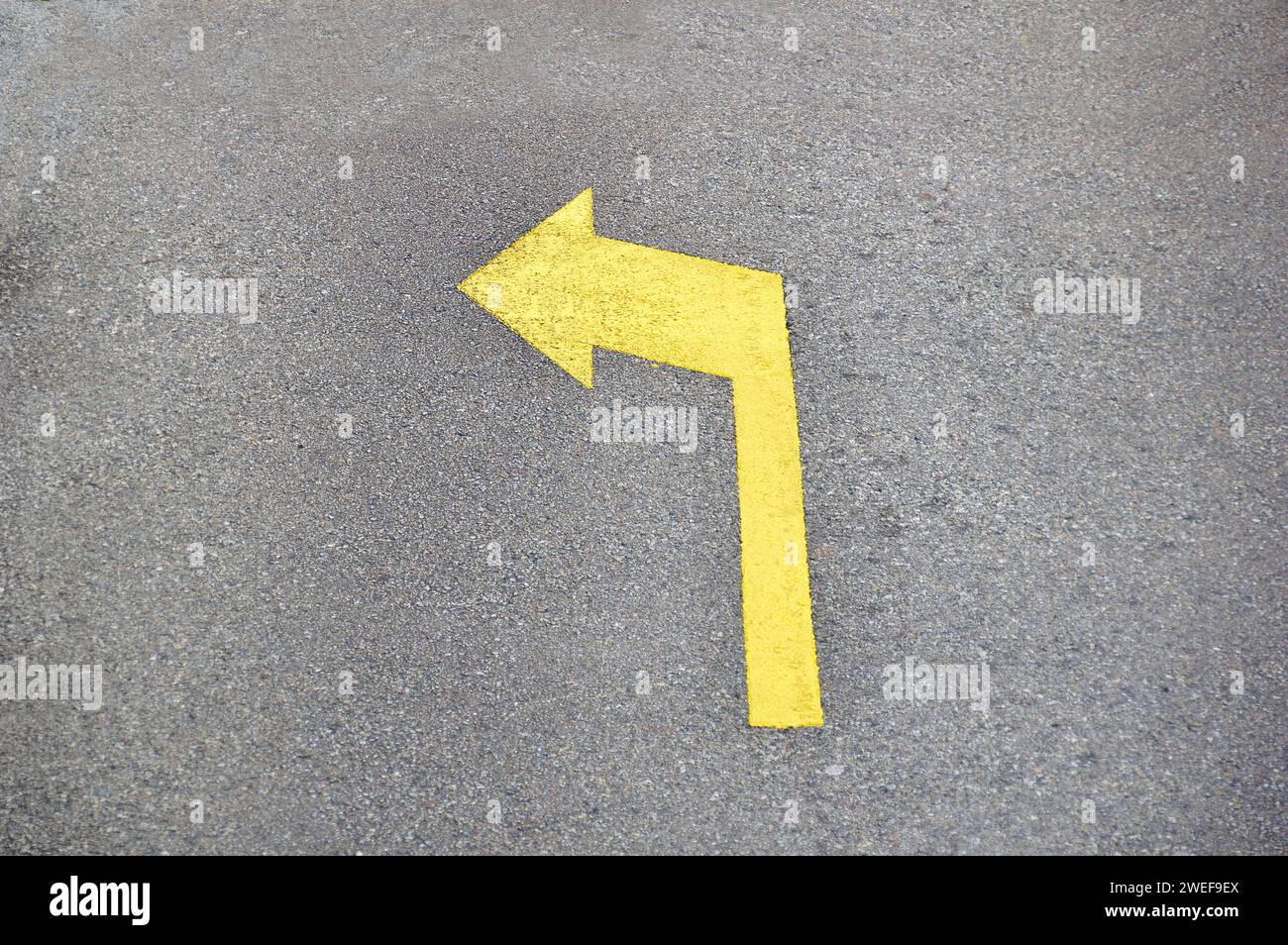 Parking sign left arrow symbol hi-res stock photography and images - Alamy