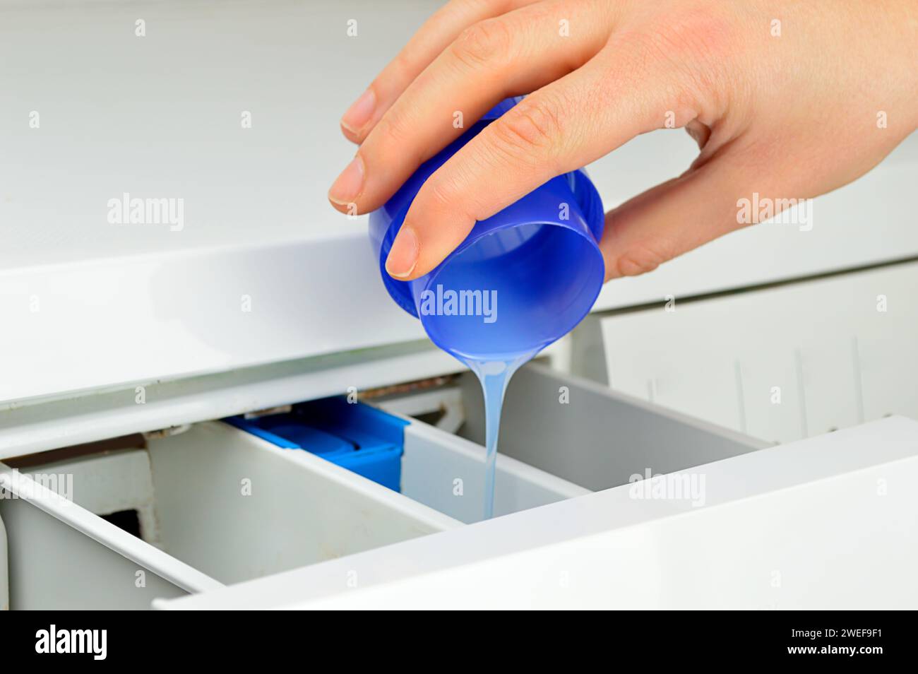woman hand pouring liquid detergent in the washing machine Stock Photo ...