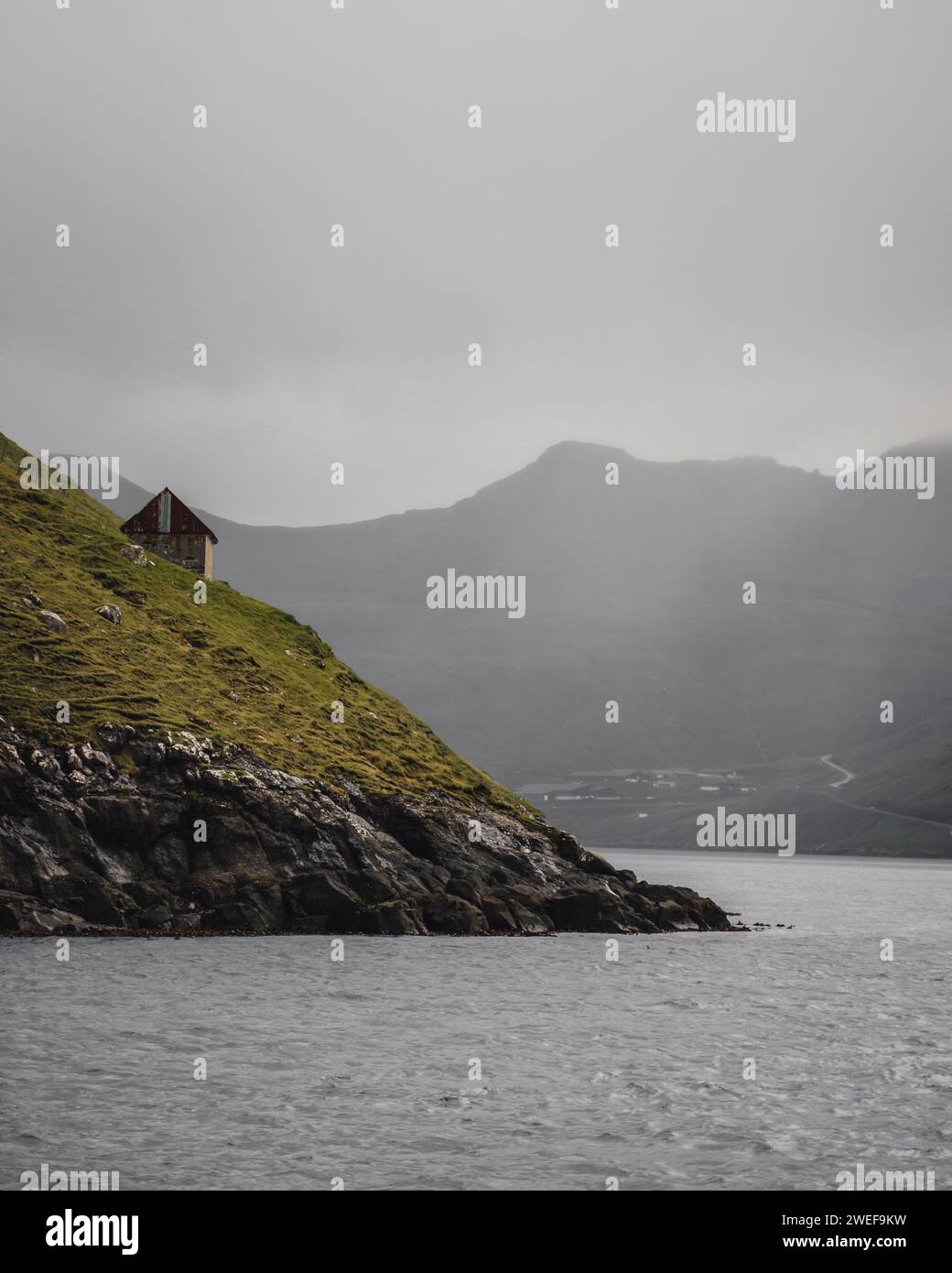 House isolated cliff hi-res stock photography and images - Alamy