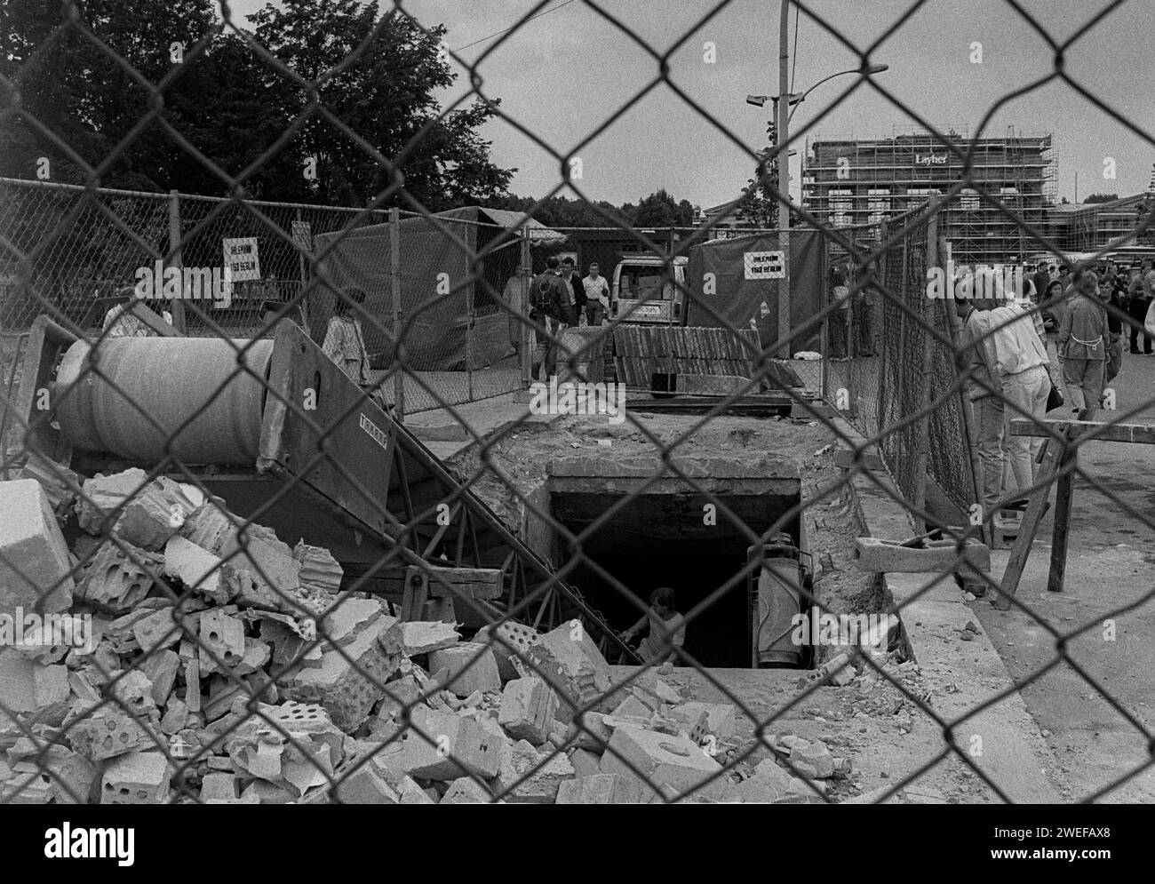 DDR, Berlin, 31.07.1990, Baustelle S-Bahnhof Brandenburger Tor ...