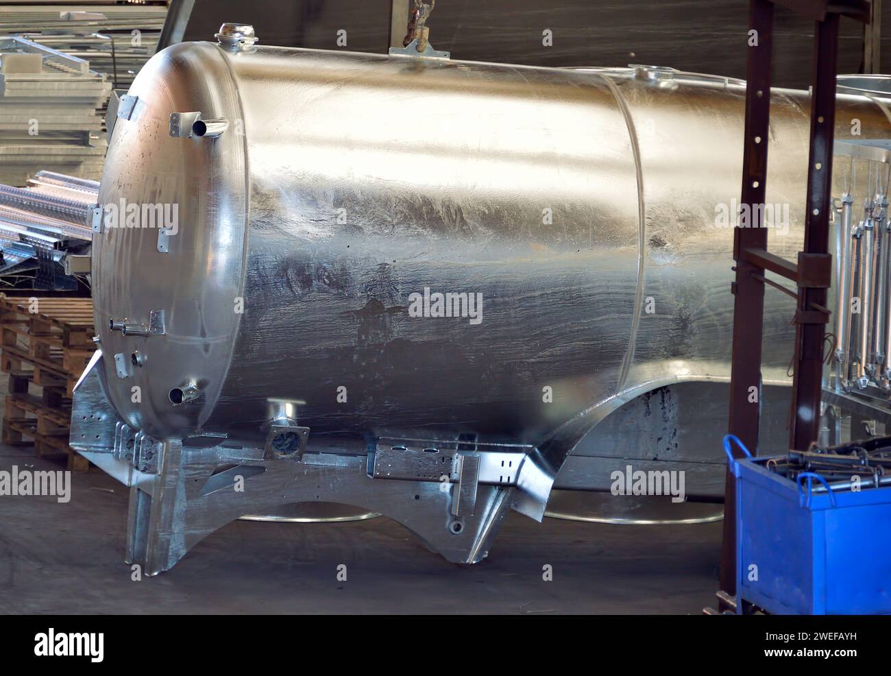Electroplating tank hi-res stock photography and images - Alamy