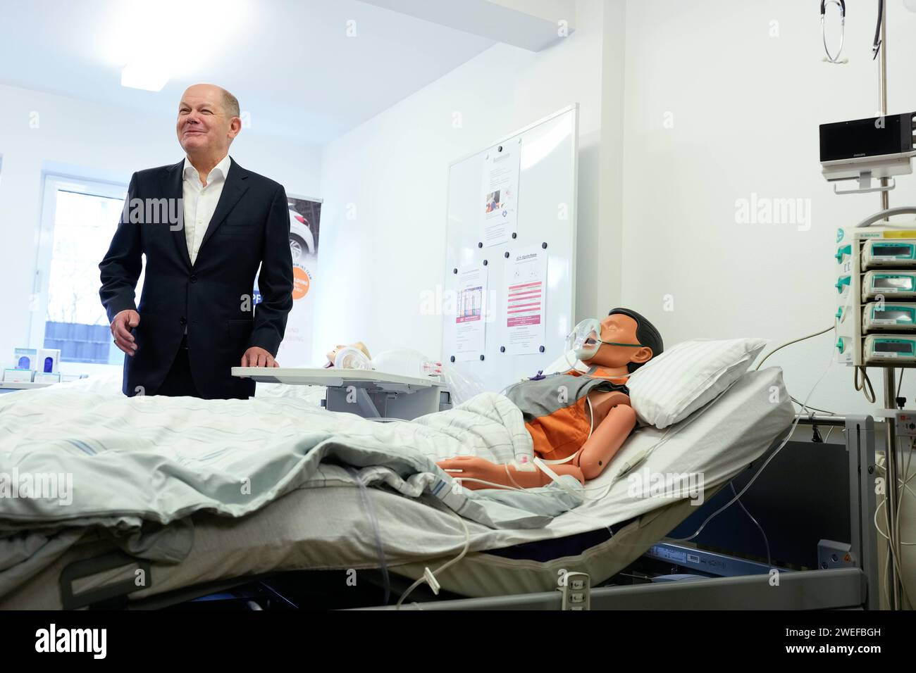 Bundeskanzler Scholz besucht Das St. Antonius Hospital - Krankenhaus in ...