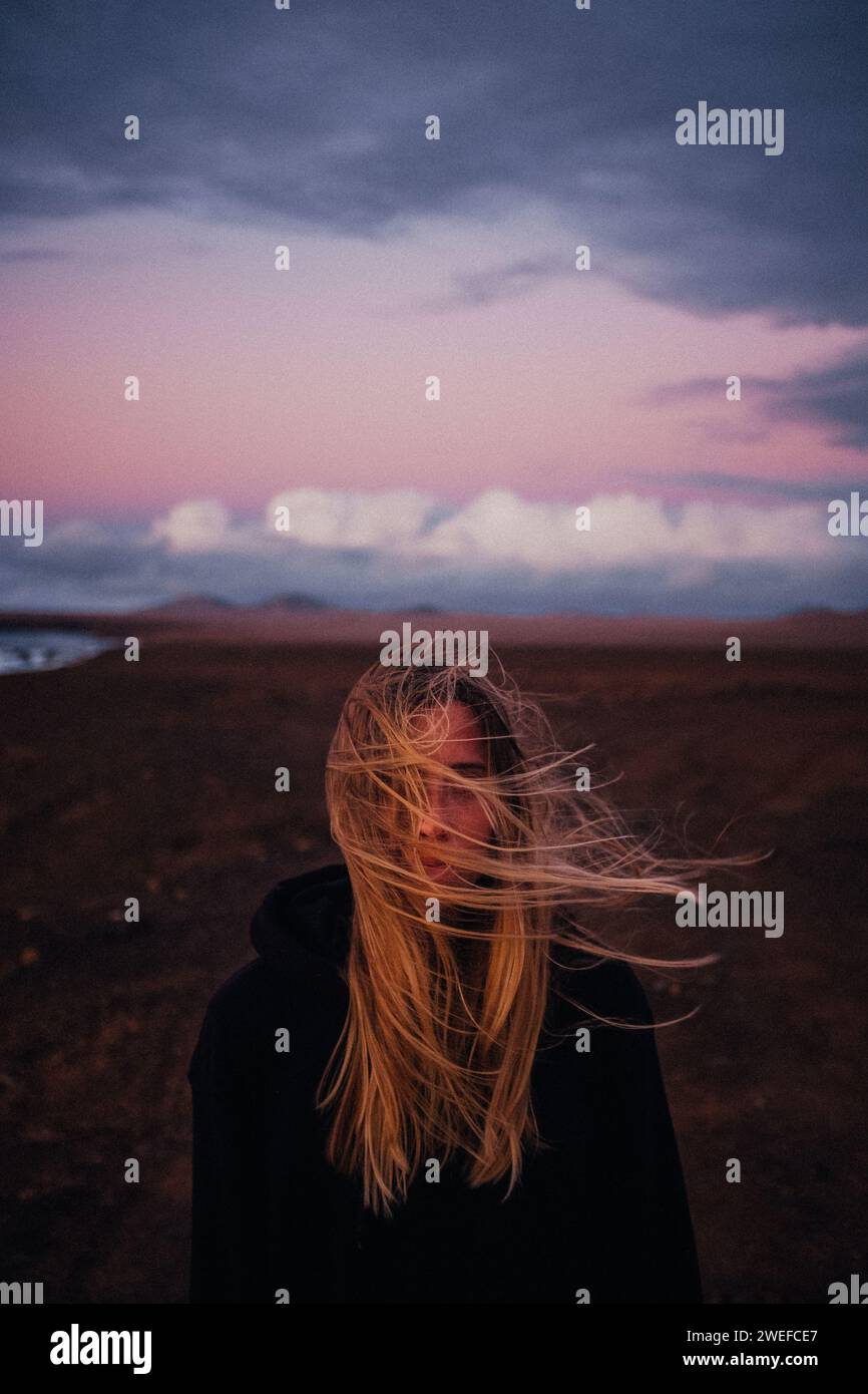 Vibing sunset hi-res stock photography and images - Alamy