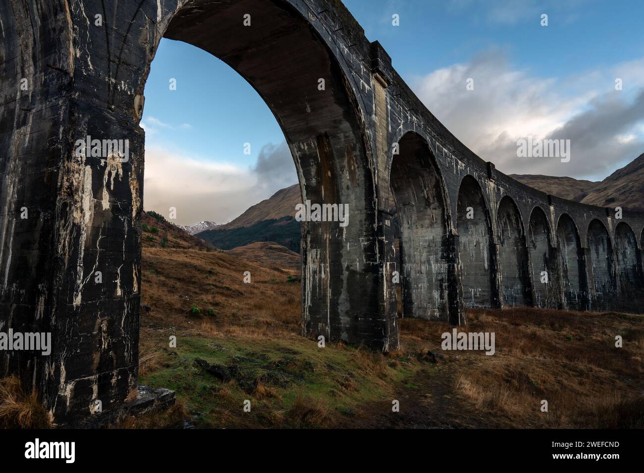 Beautiful scotland famous glenfinnan viaduct hi-res stock photography ...