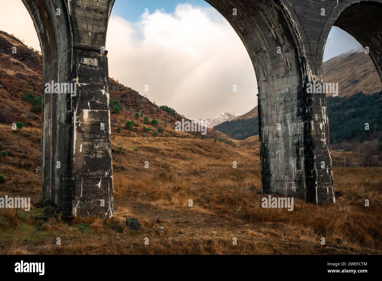 Famous glenfinnan viaduct in scottish hi-res stock photography and ...