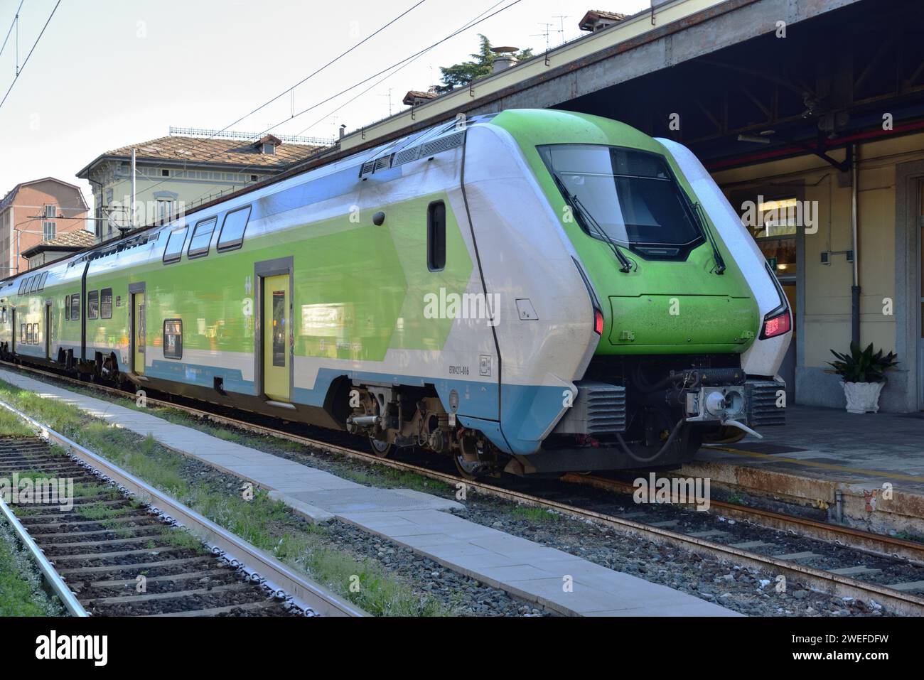 Southbound train platform hi-res stock photography and images - Alamy