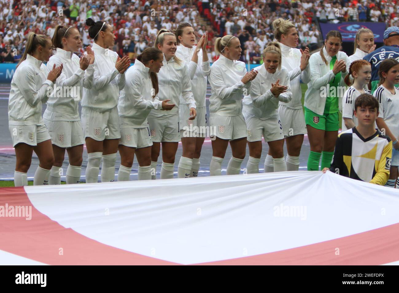 Wembley stadium after national anthem hi-res stock photography and ...