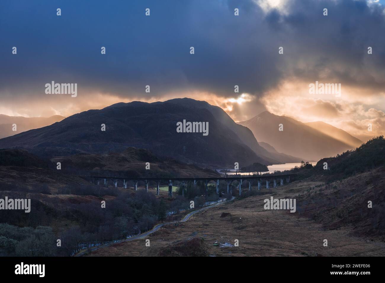 Beautiful scotland famous glenfinnan viaduct hi-res stock photography ...