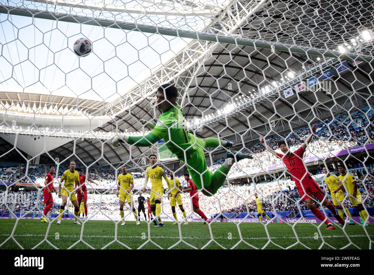 Doha. 25th Jan, 2024. Ahmad Syihan Hazmi (Top), goalkeeper of Malaysia ...