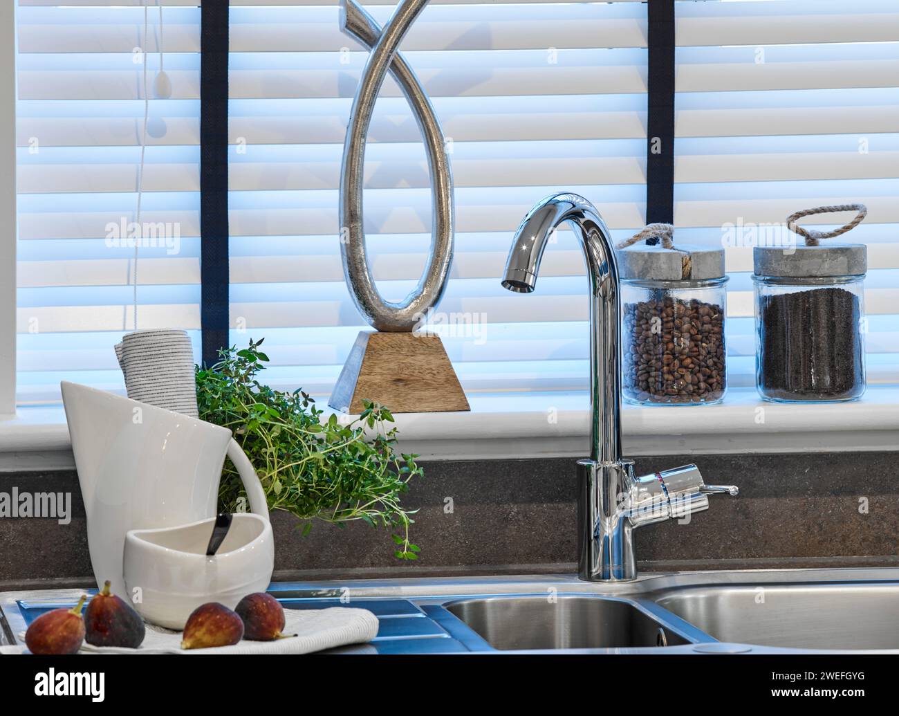 Kitchen sink and tap Stock Photo - Alamy