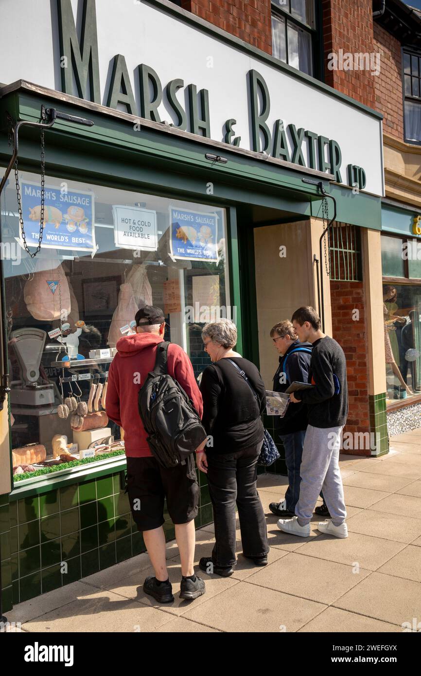 British shops 1950s hi-res stock photography and images - Alamy