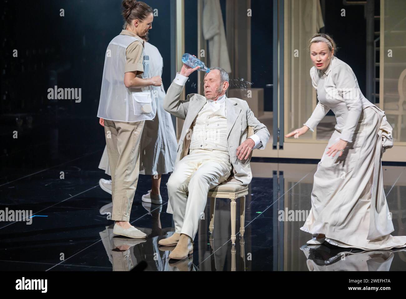 Ensemble Hauptdarsteller sind Lisa Birke Balzer, Steffi Krautz, Peter ...