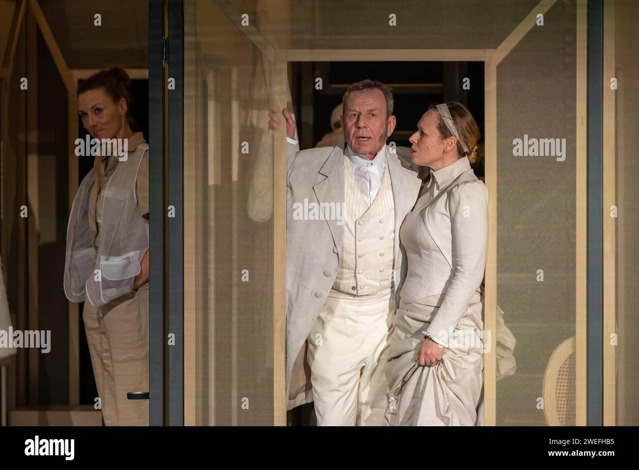 Ensemble Hauptdarsteller sind Lisa Birke Balzer, Steffi Krautz, Peter ...