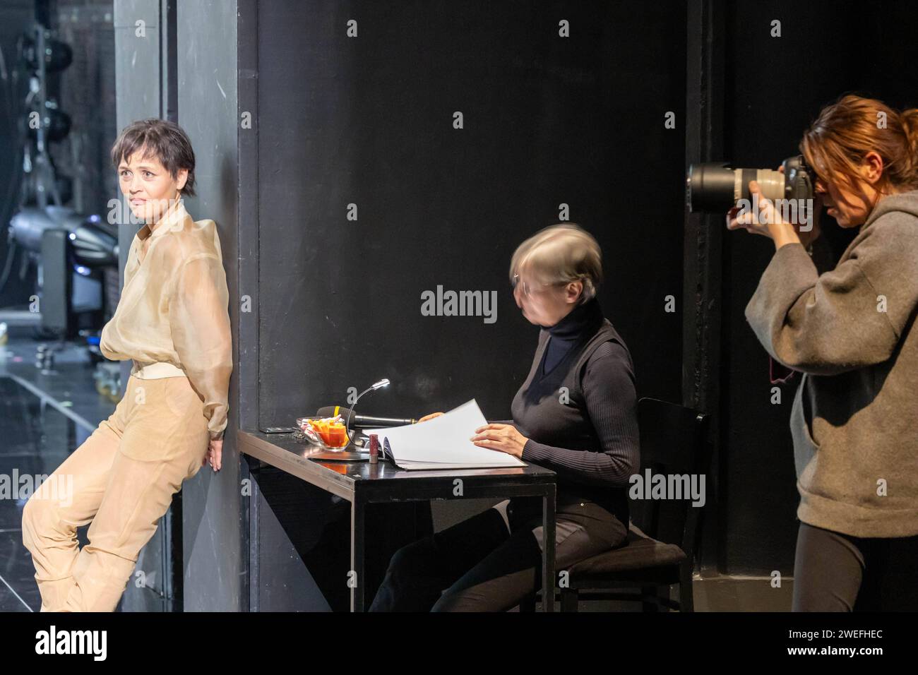 Ensemble Hauptdarsteller sind Lisa Birke Balzer, Steffi Krautz, Peter ...