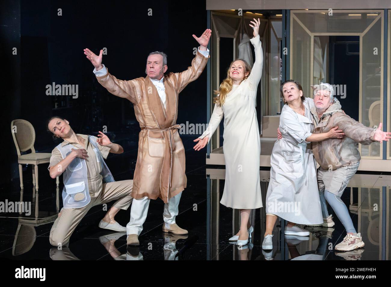 Ensemble Hauptdarsteller sind Lisa Birke Balzer, Steffi Krautz, Peter ...