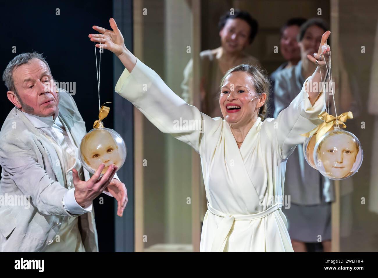 Ensemble Hauptdarsteller sind Lisa Birke Balzer, Steffi Krautz, Peter ...