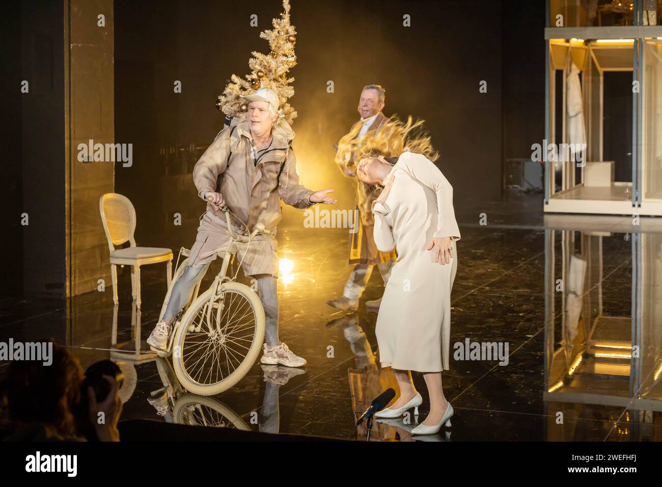 Ensemble Hauptdarsteller sind Lisa Birke Balzer, Steffi Krautz, Peter ...