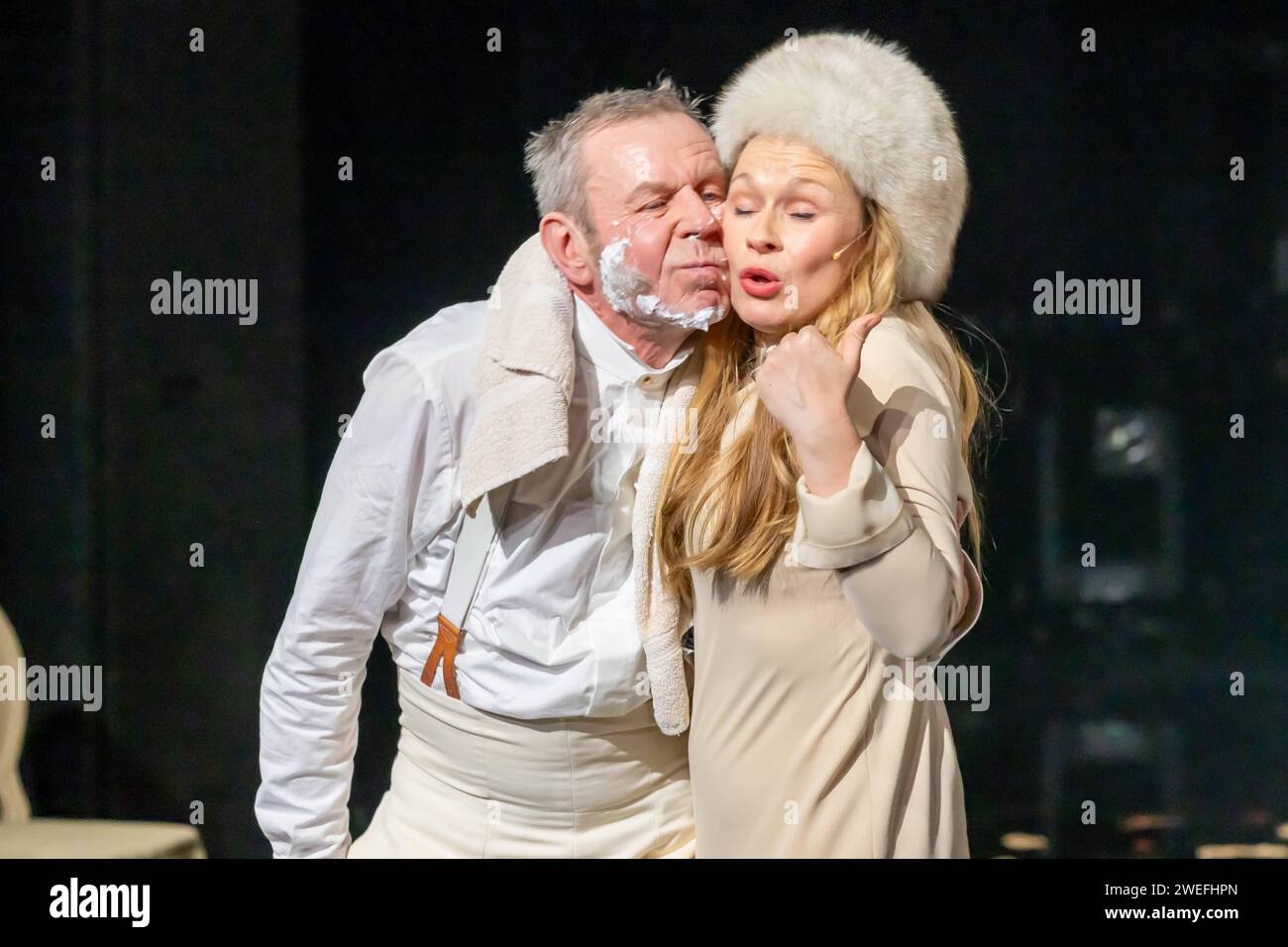 Ensemble Hauptdarsteller sind Lisa Birke Balzer, Steffi Krautz, Peter ...