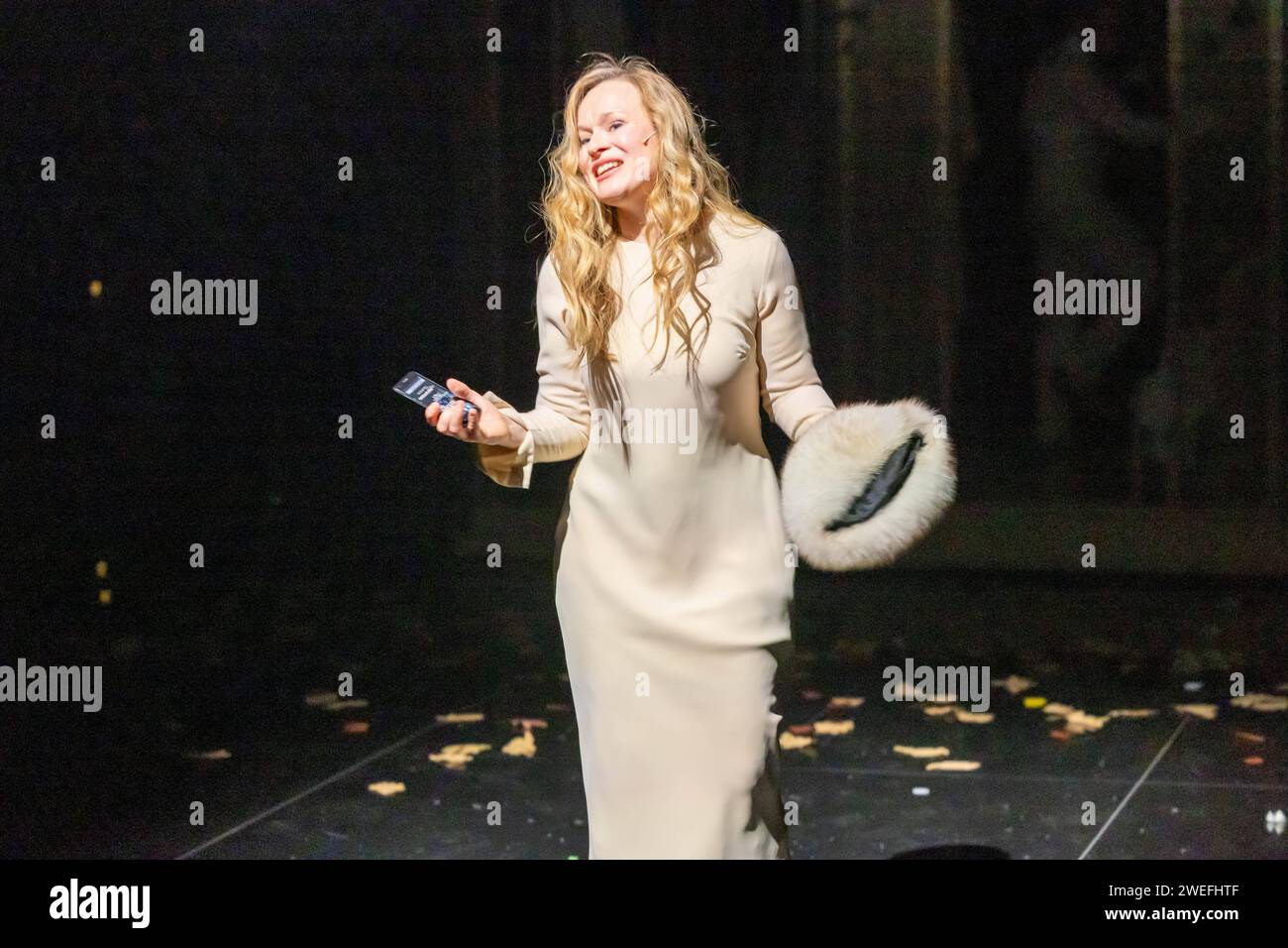 Ensemble Hauptdarsteller sind Lisa Birke Balzer, Steffi Krautz, Peter ...