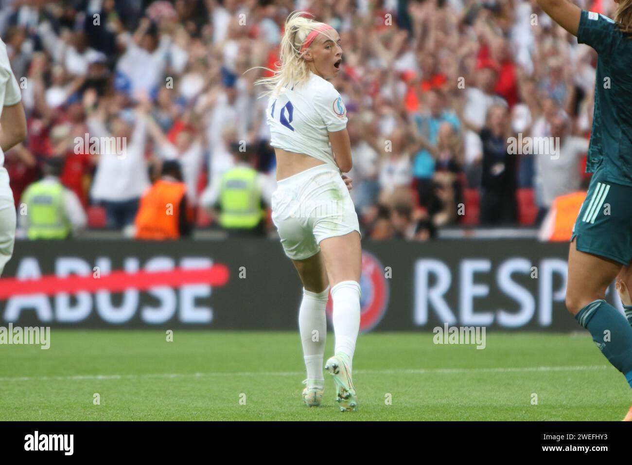 Chloe Kelly celebrates after scoring winning goal UEFA Women's Euro ...