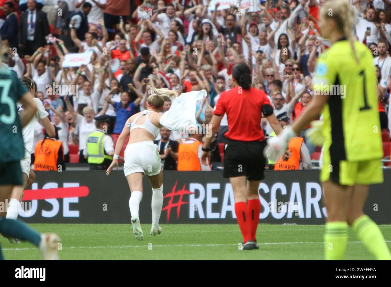Chloe Kelly celebrates after scoring winning goal UEFA Women's Euro ...