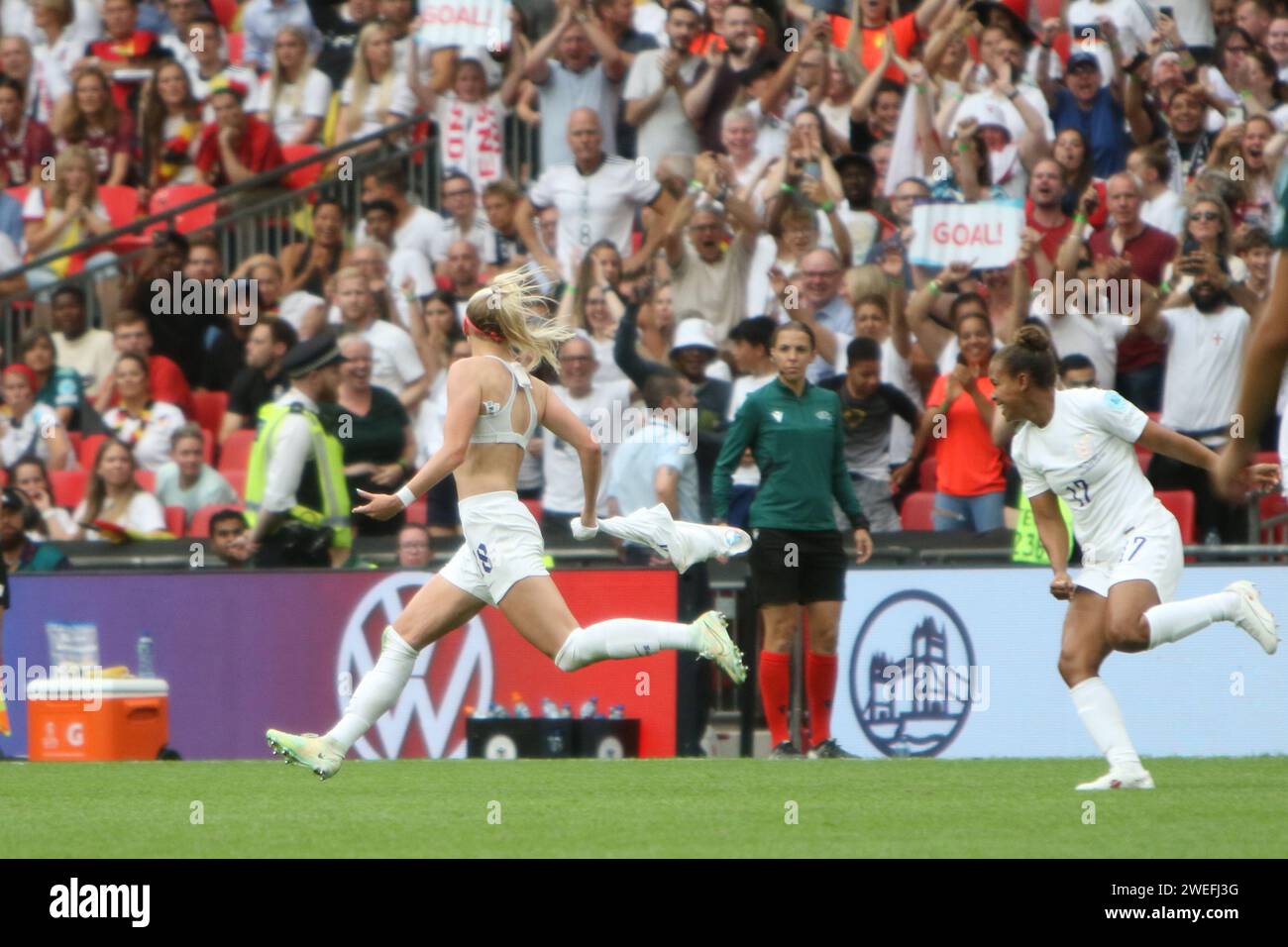 Chloe Kelly celebrates after scoring winning goal UEFA Women's Euro ...