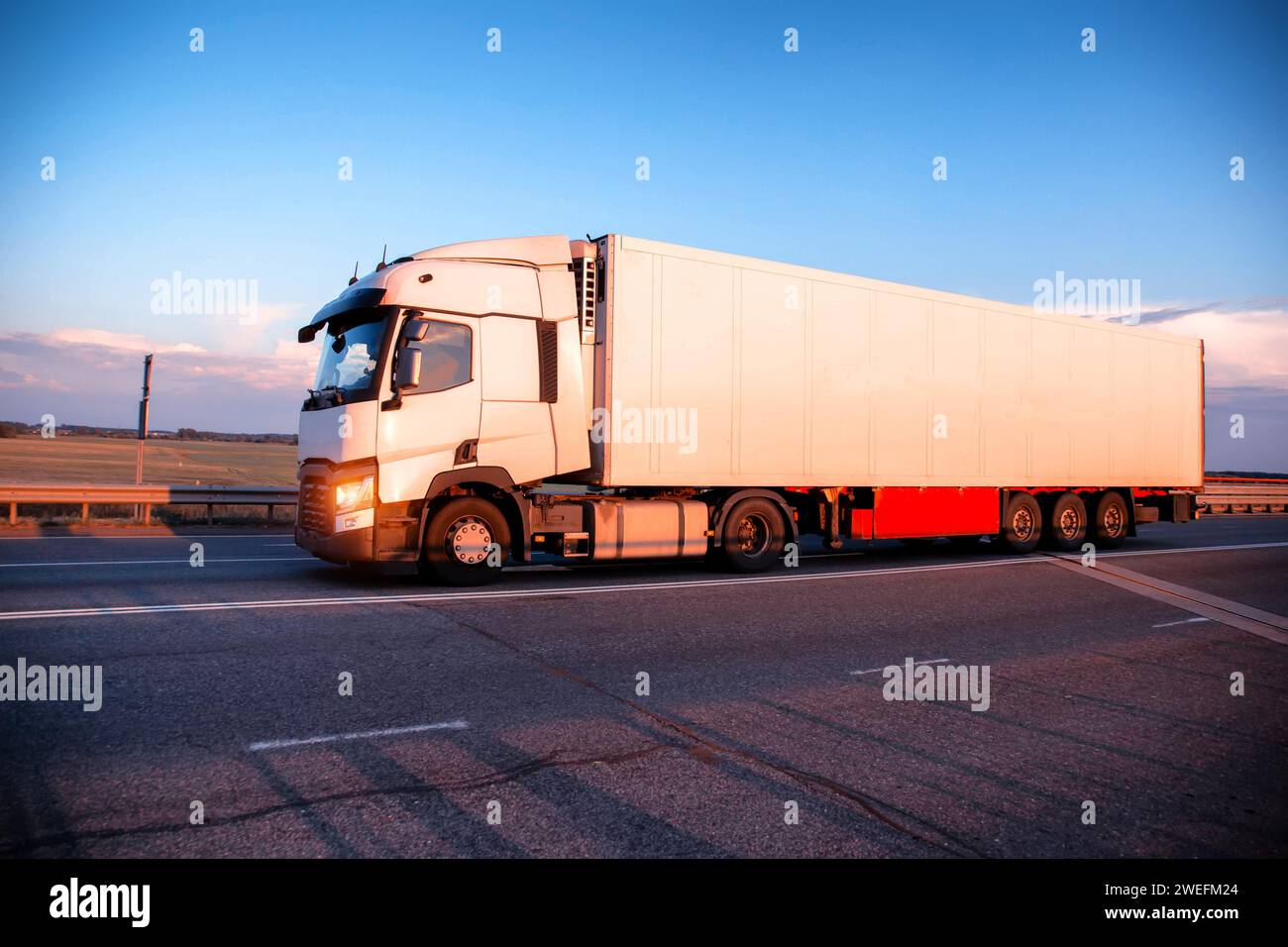 Semi trailers refrigerators hi-res stock photography and images - Alamy