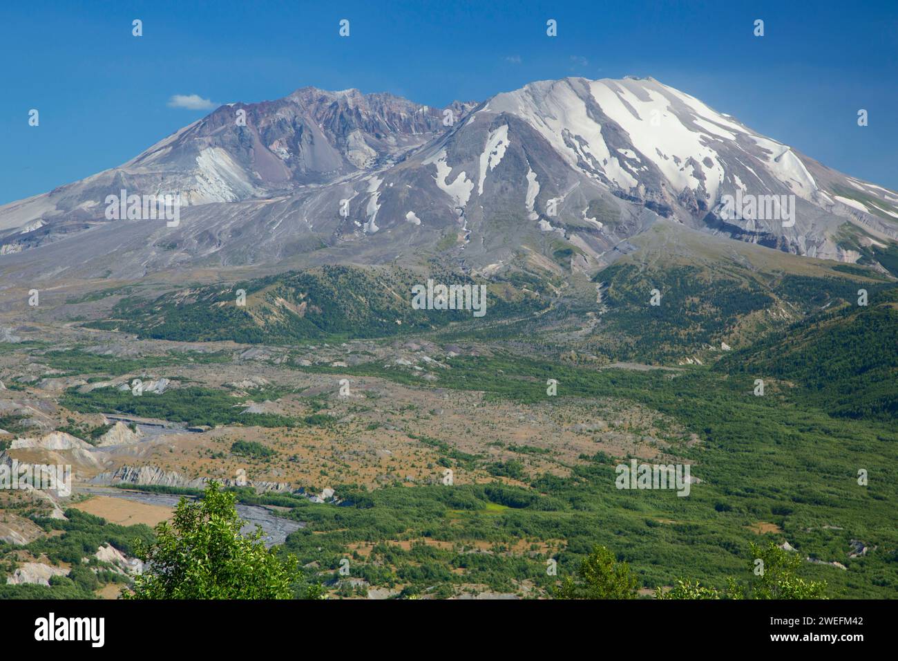 Mt St Helens view from Castle Lake Viewpoint, Spirit Lake Memorial ...