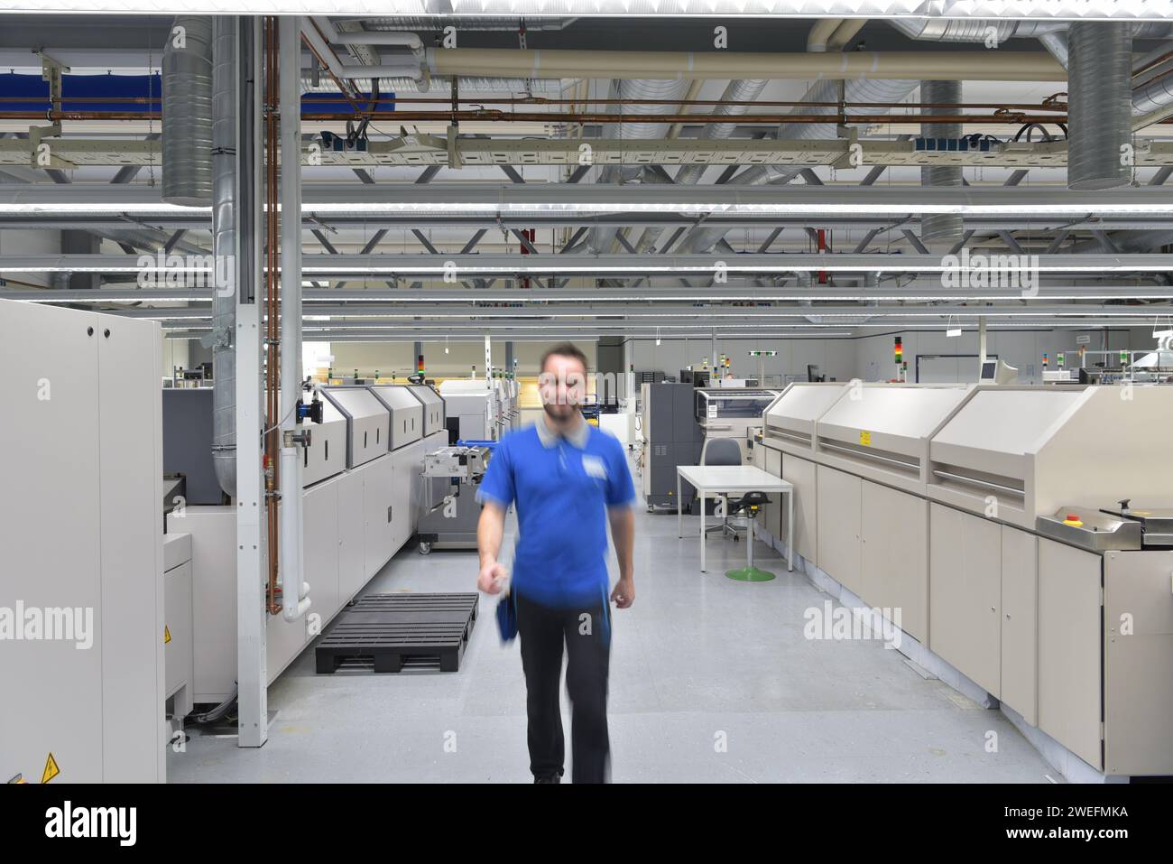 Assemble hi-res stock photography and images - Alamy