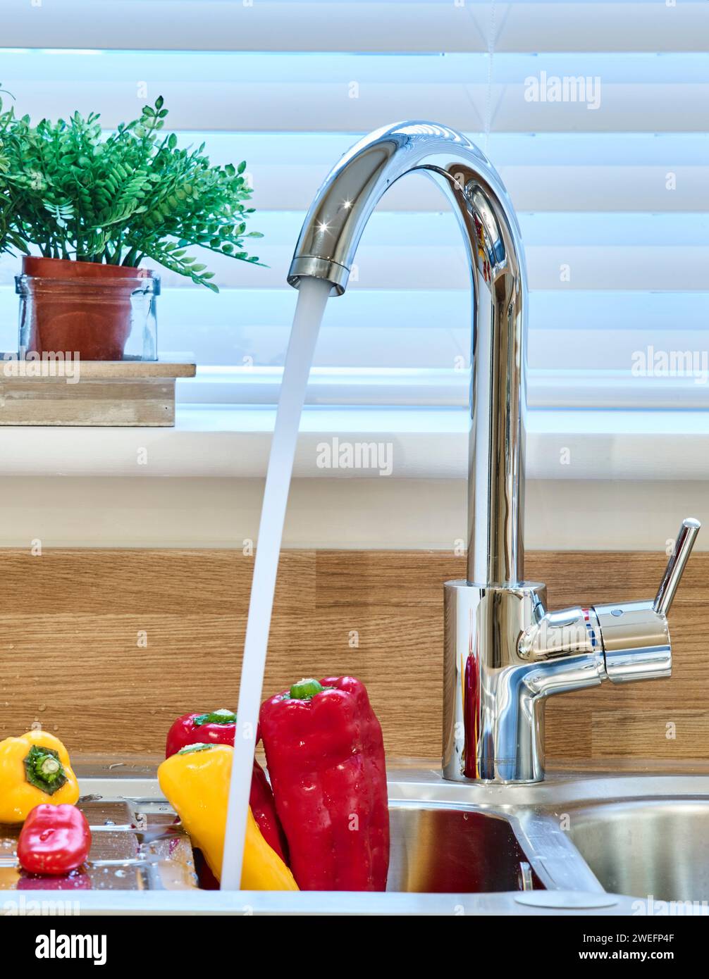 Sink with running water hi-res stock photography and images - Alamy