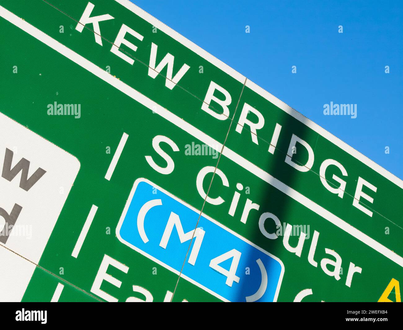 Kew Bridge road sign Stock Photo - Alamy