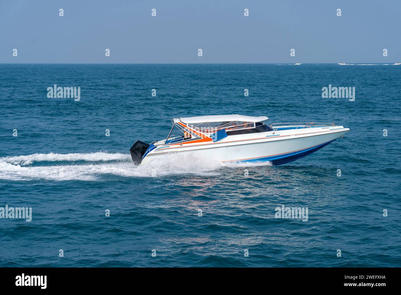 Speed boat overtake in sea powerboat racing at high speed race ...