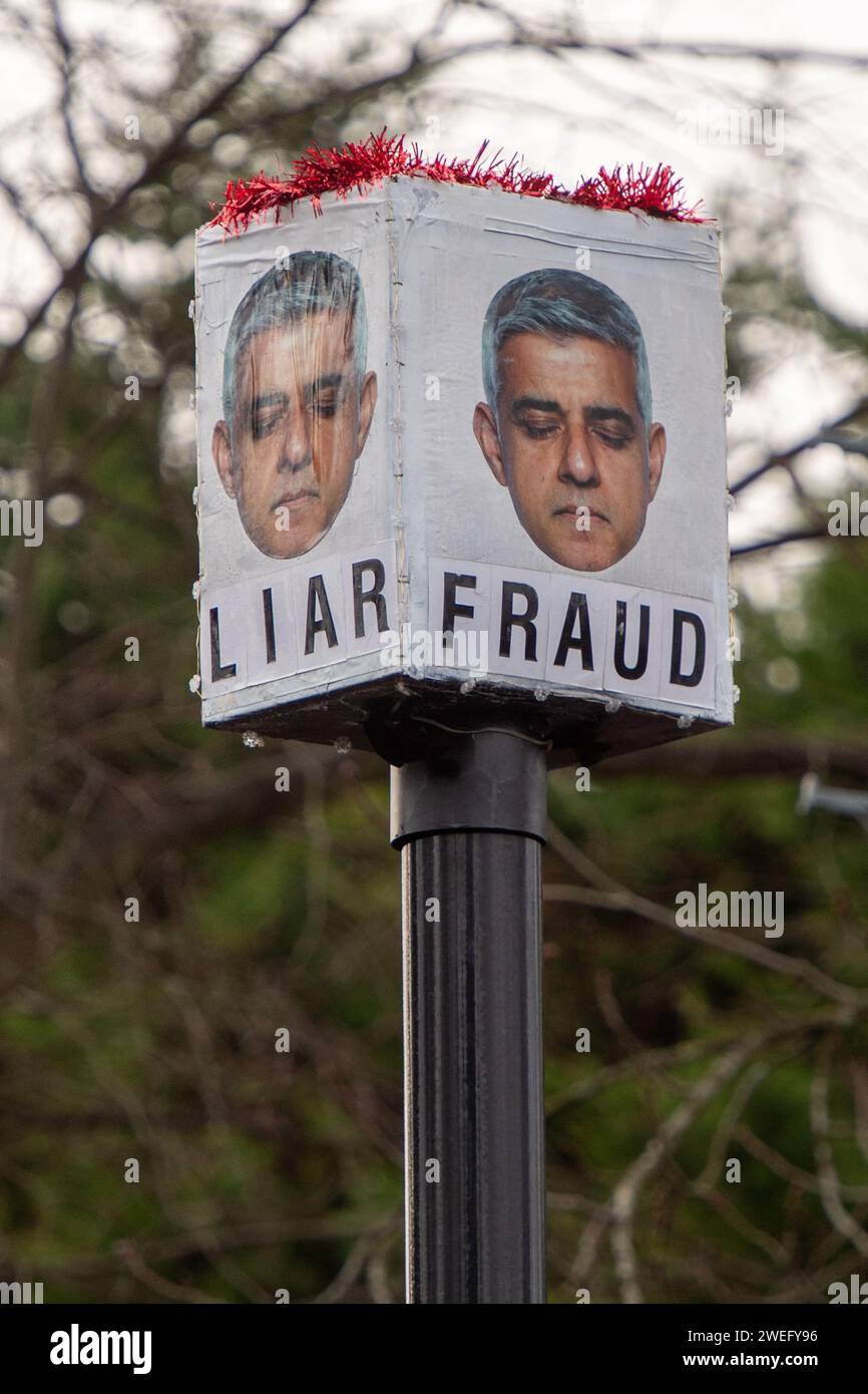 Stop the ulez hi-res stock photography and images - Alamy