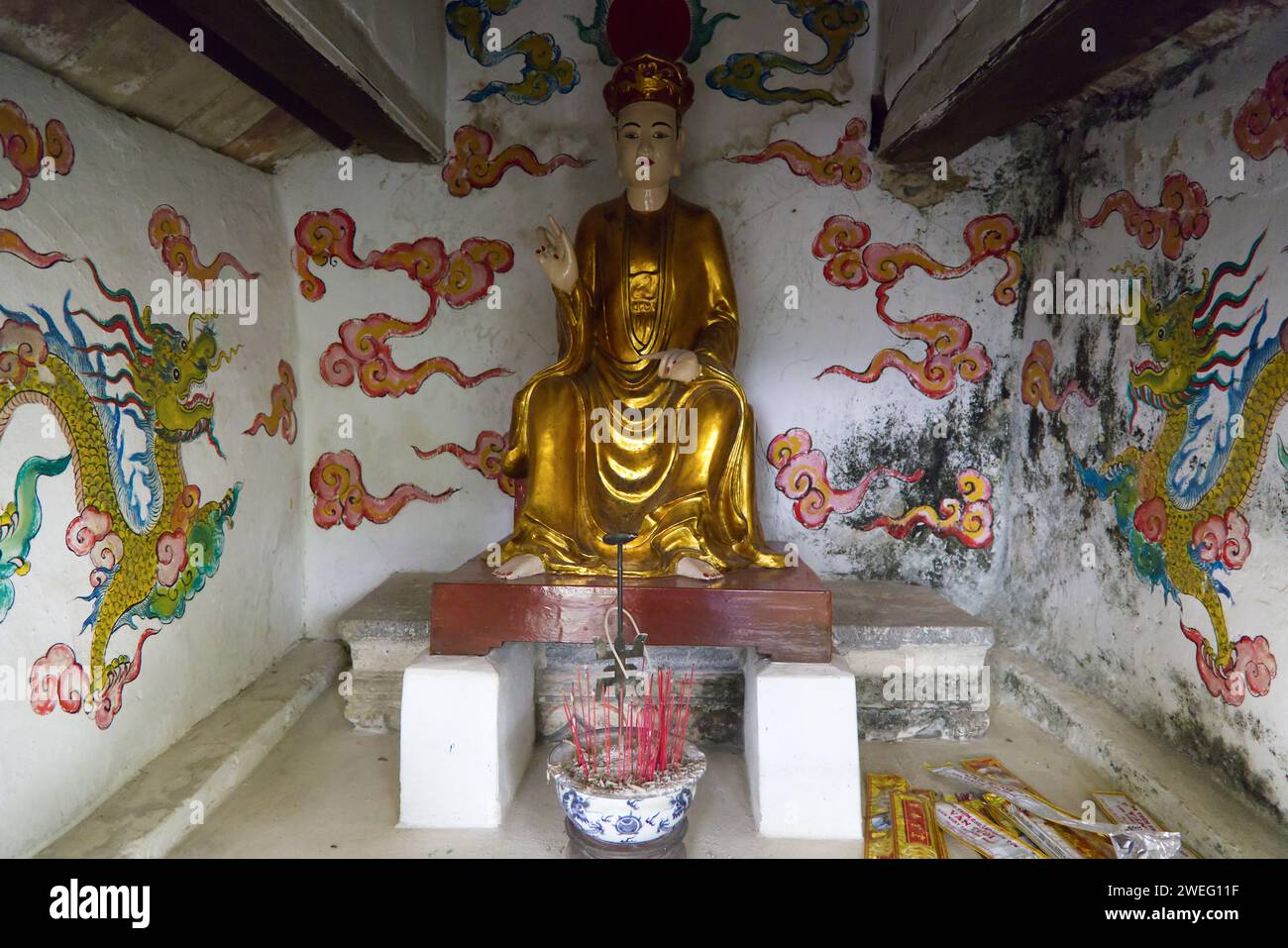 Statue in Bich Dong Pagoda, Bich Dong Pagoda, Vietnam Stock Photo - Alamy