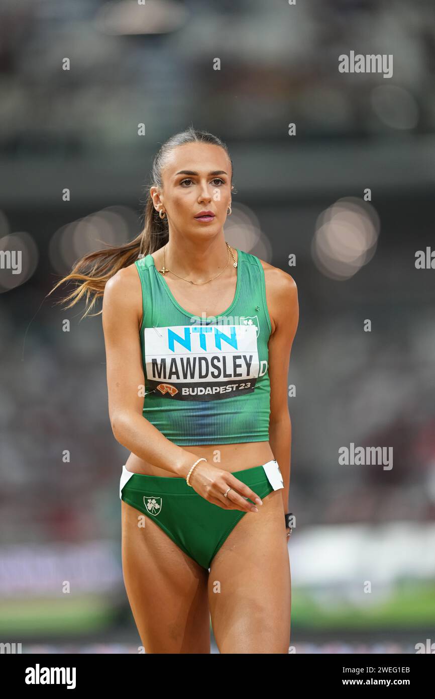 Sharlene MAWDSLEY participating in the 4x400 m Relay at the World ...