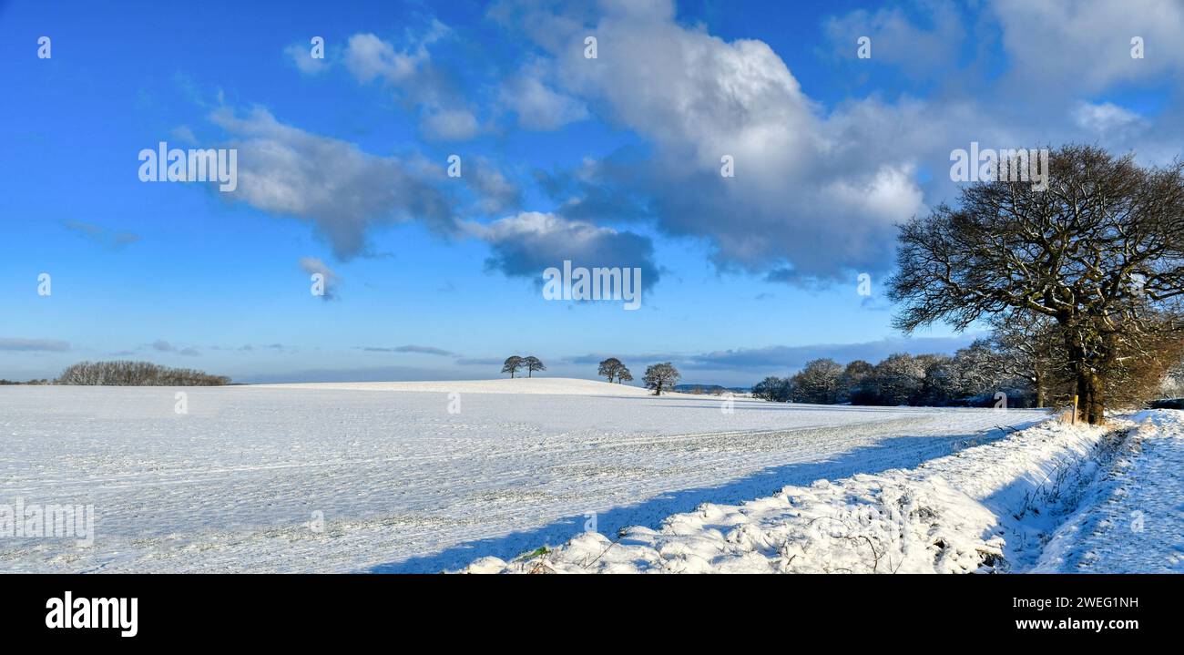 Snowy english countryside bright winter hi-res stock photography and ...