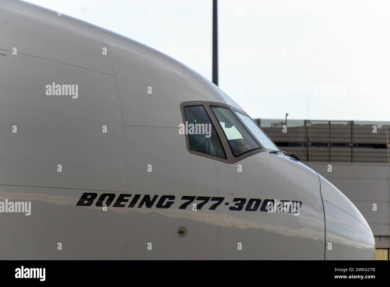 Boeing 777's pilot cabin before takeoff Stock Photo - Alamy