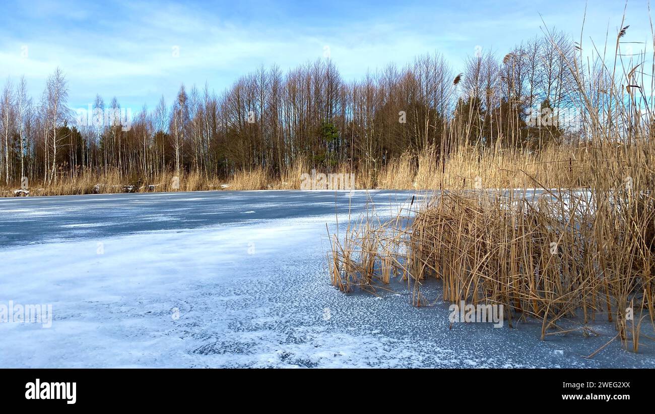 Frozen lake ice snow hi-res stock photography and images - Alamy